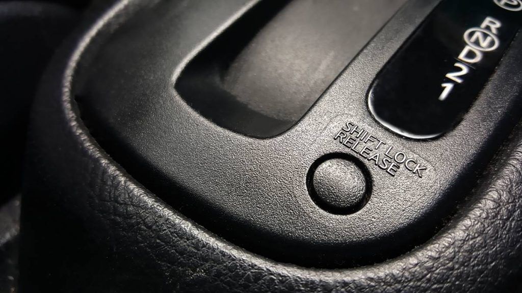 Tombol Shift Lock di Mobil Matic, Apa Fungsinya?