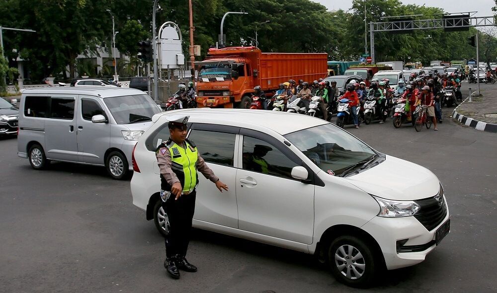 Masih Sering Dilanggar, Kenali Bahaya dan Sanksi Mobil Melawan Arus